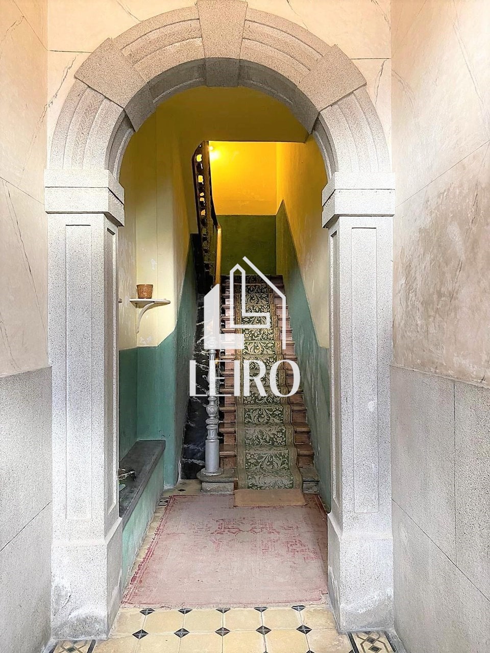 Casa Señorial con Vistas al Mar y Bajo Comercial - Vilagarcía