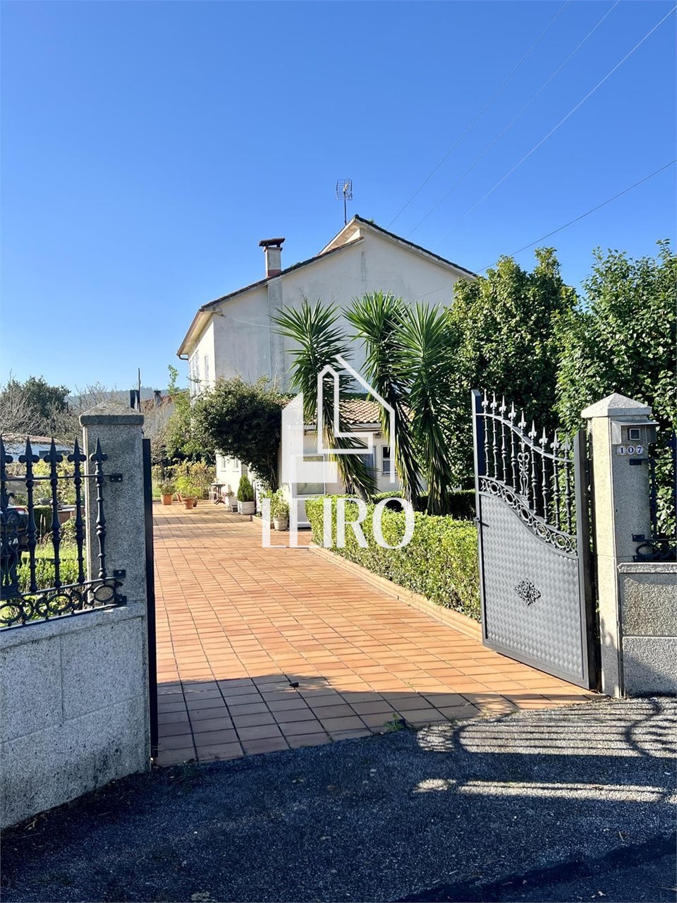 CASA UNIFAMILIAR CON 4000 m2 DE TERRENO SEGREGABLE - Valga