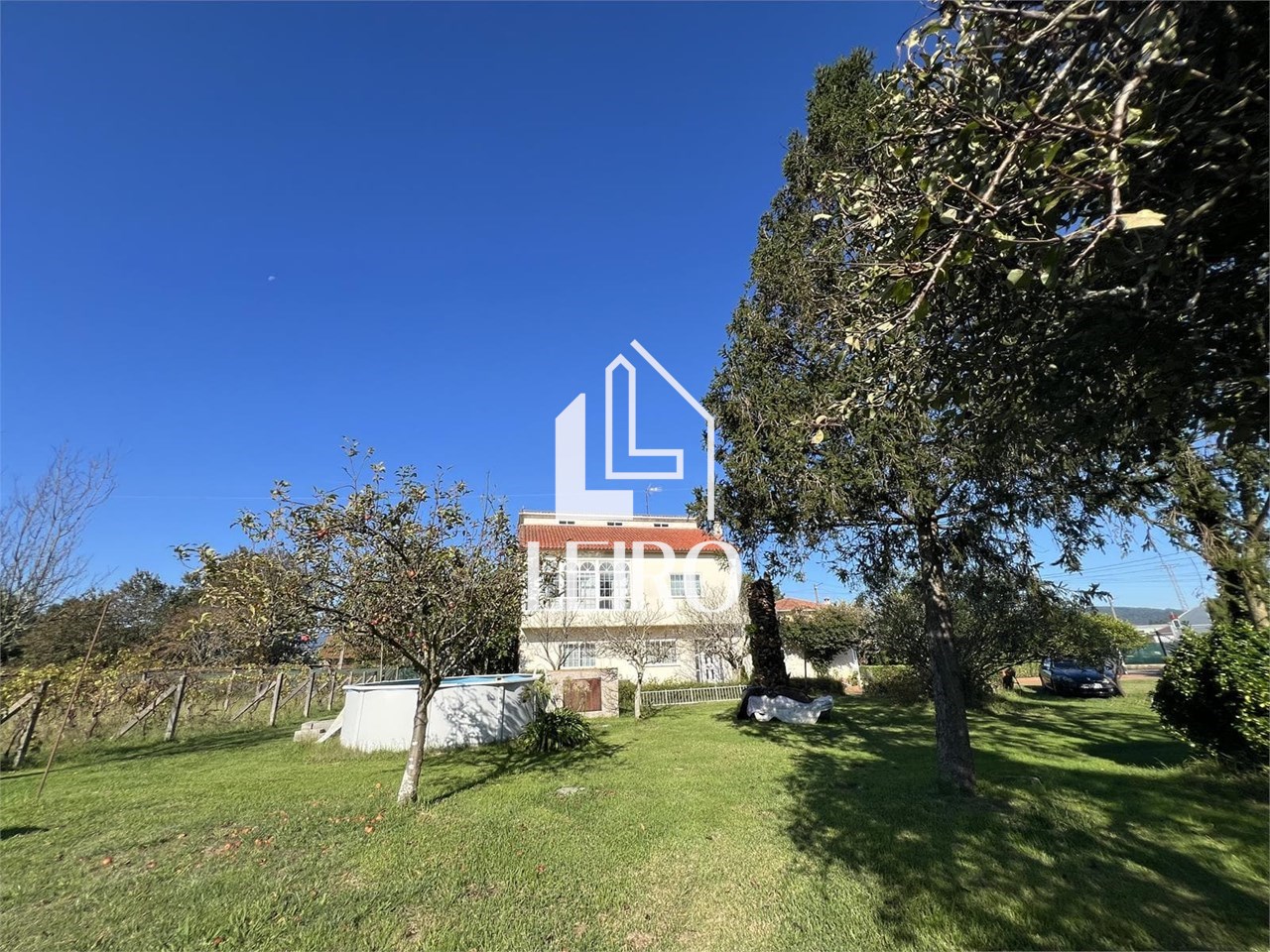 CASA UNIFAMILIAR CON 4000 m2 DE TERRENO SEGREGABLE - Valga